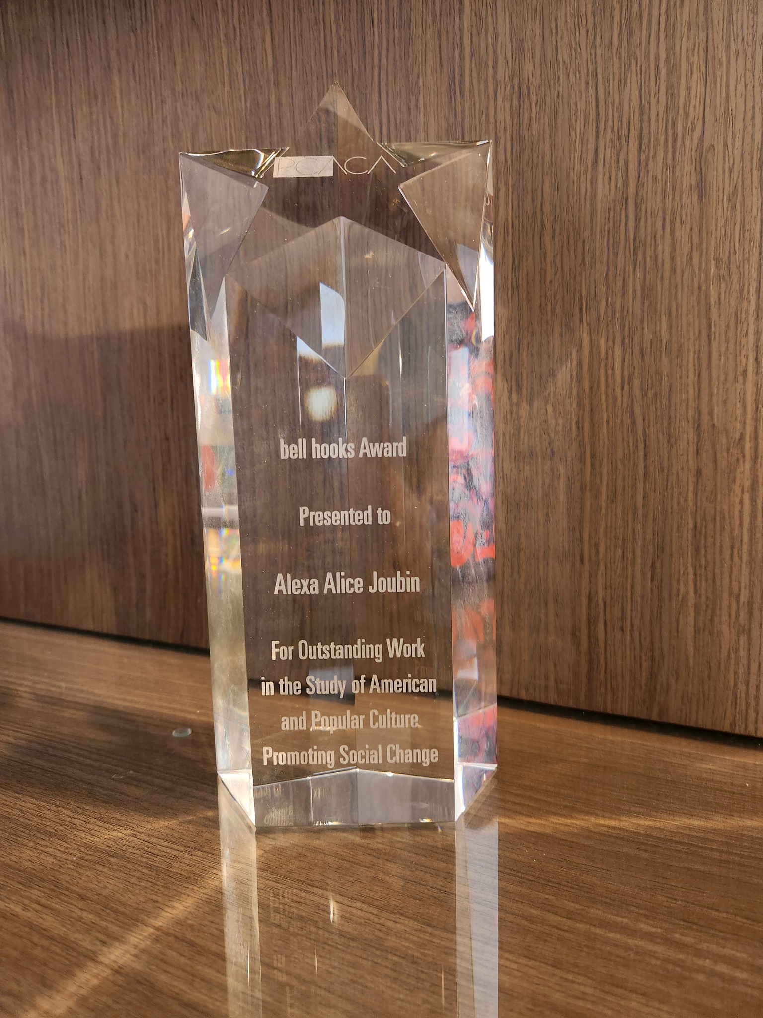 Joubin Receives the bell hooks Legacy Award - Digital Humanities Institute
